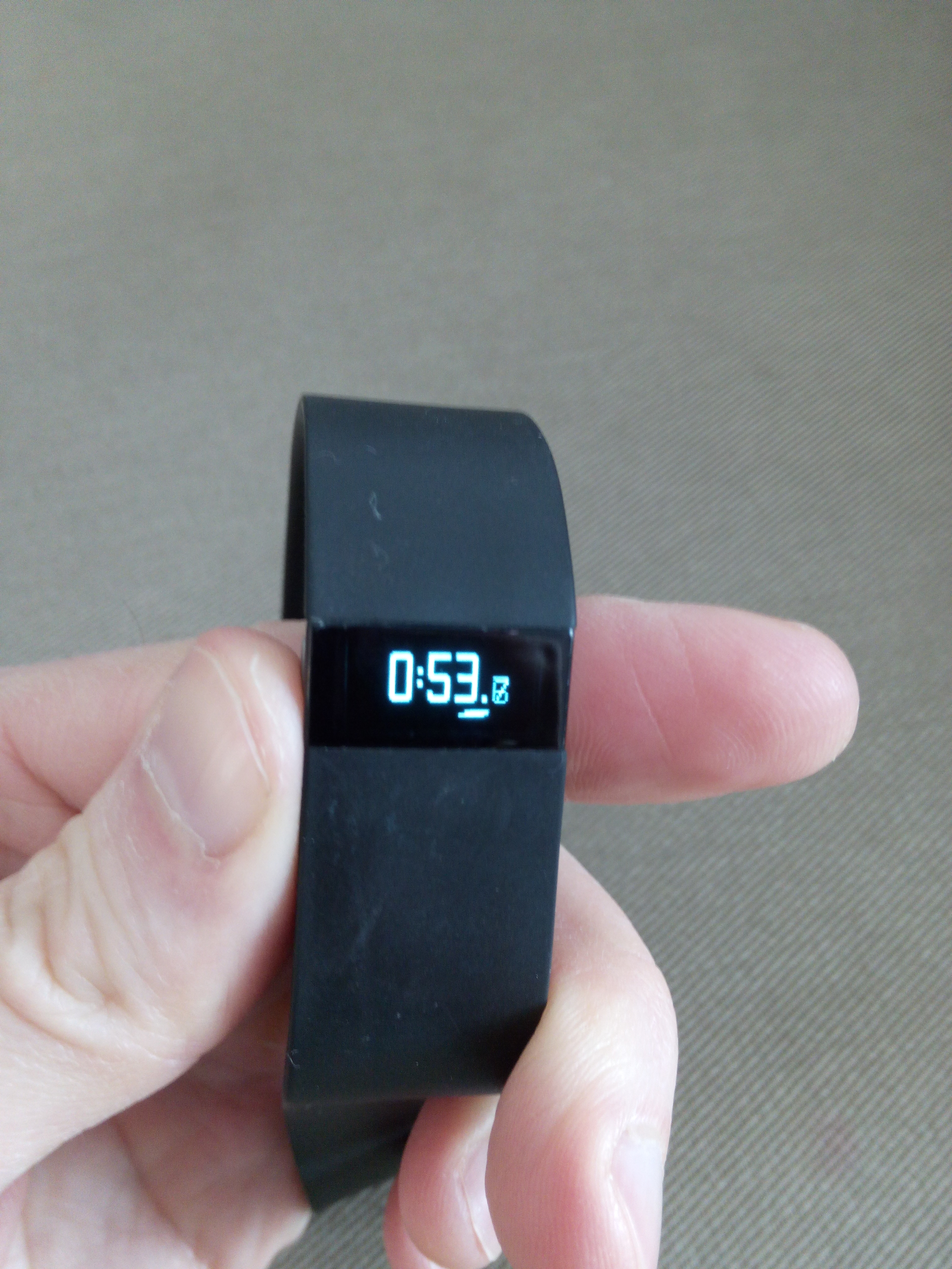 Fitness Tracker Fitbit Force Review! – GizBeat